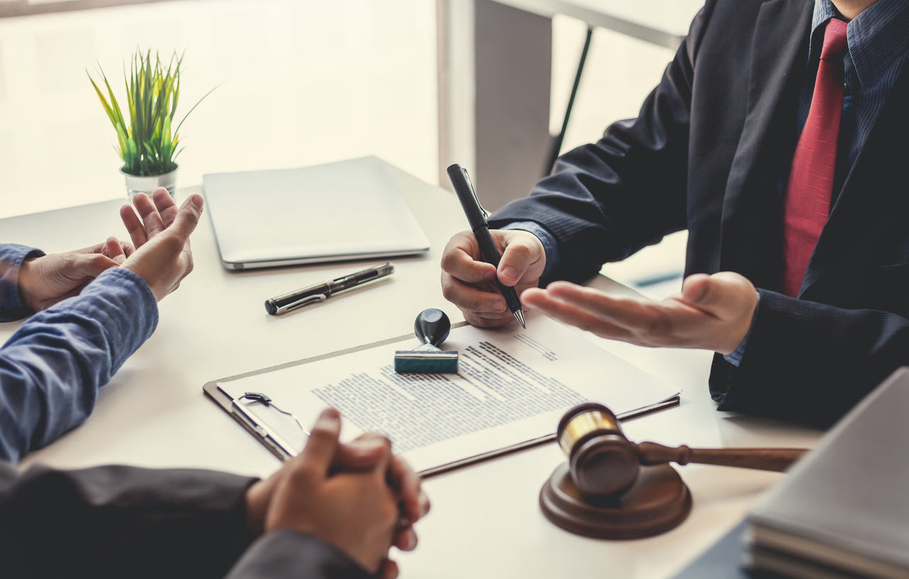 Can You Settle During Trial? Judicial Conferences & Strategy Guide